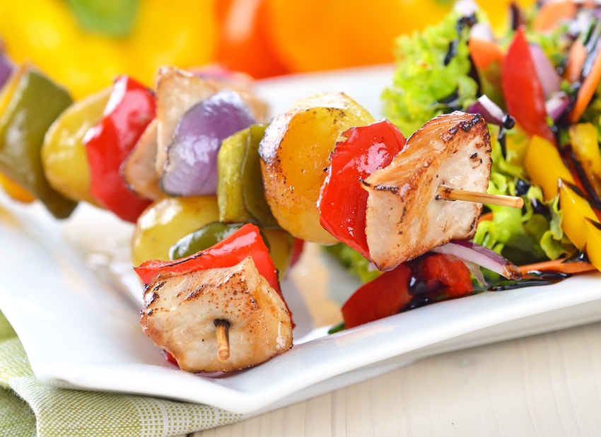 Brochettes colorées de porc et légumes | Intermarché