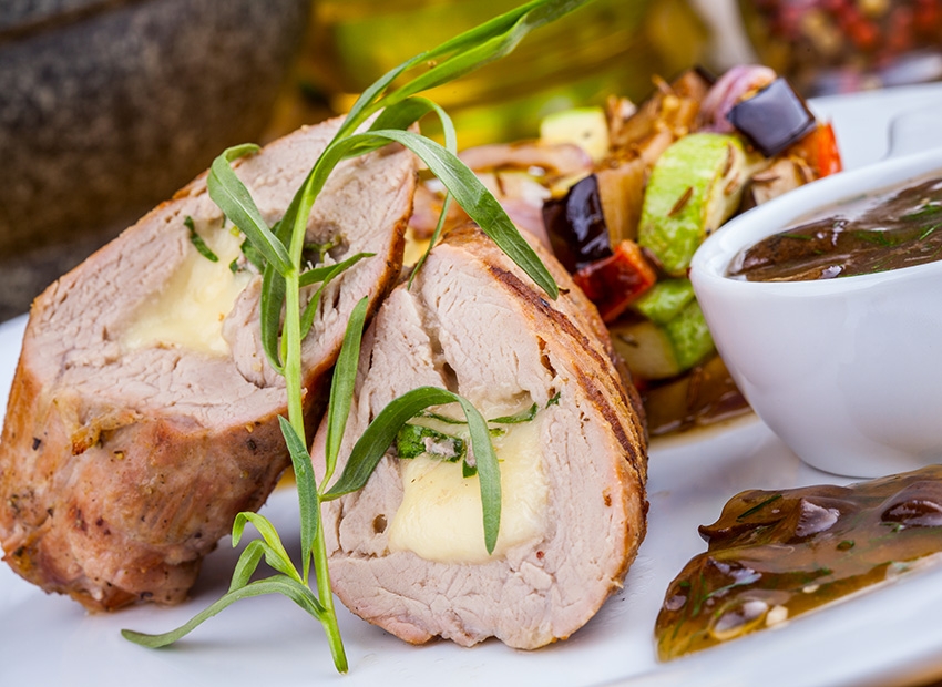 Rôti de porc farci à la mozzarella | Intermarché
