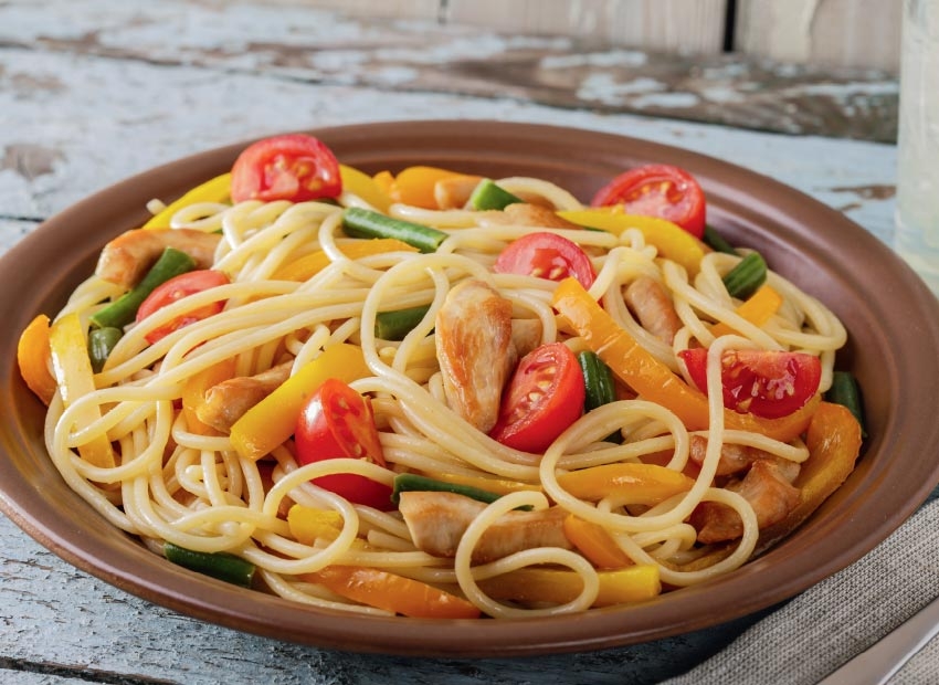 Recette de spaghettis au poulet et aux légumes | Intermarché